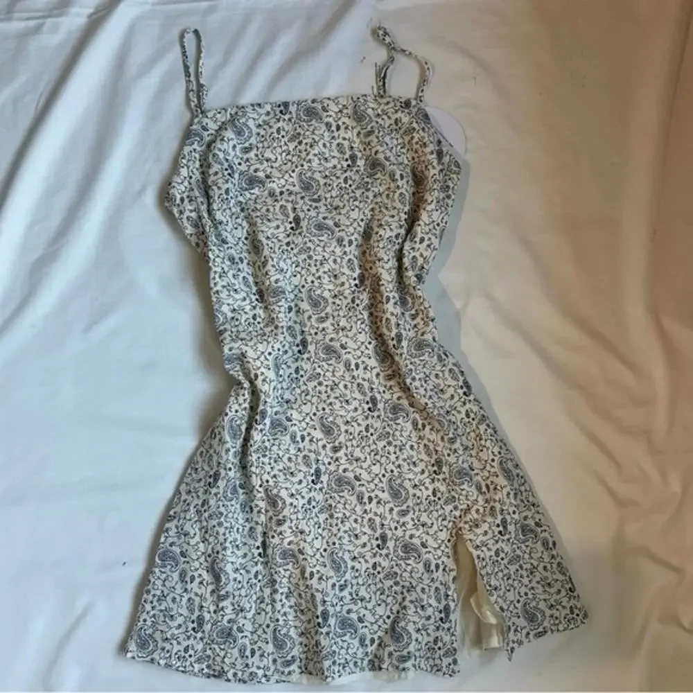 Princess Polly | Dresses | Princess Polly Letta White Blue Paisley Slit ...